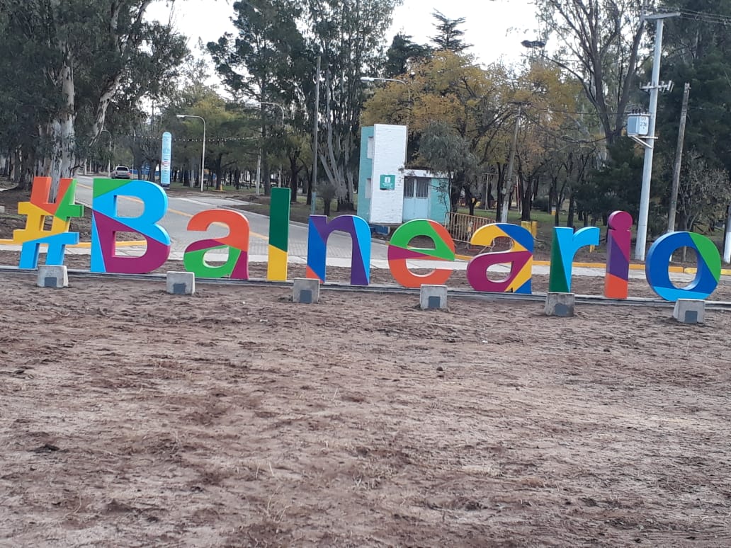 El acceso al balneario, con nueva imagen. Galería de fotos
